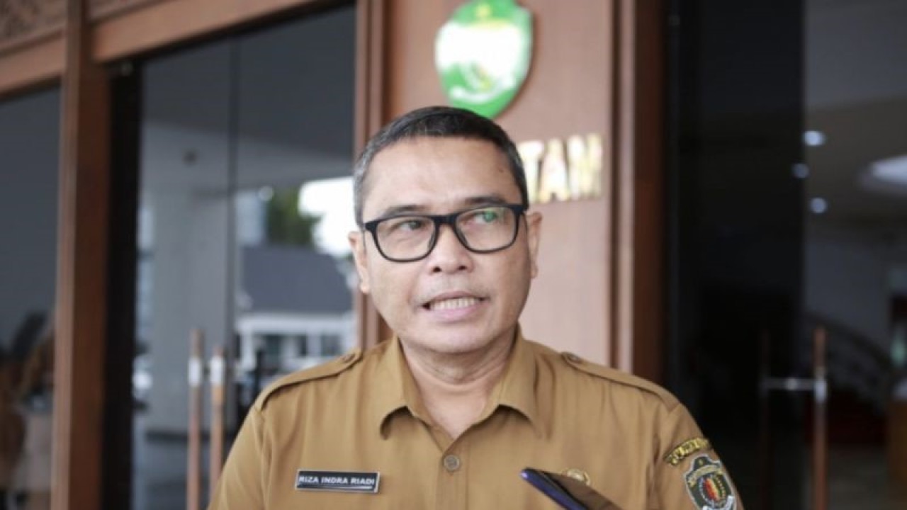 Asisten Administrasi Umum Pemprov Kaltim, Riza Indra Riadi (ANTARA ...