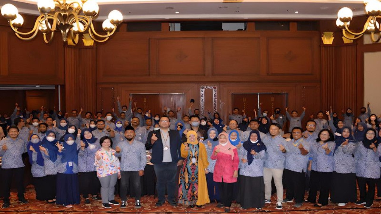 Perwakilan BKKBN Provinsi Jawa Tengah saat menghadiri acara Evaluasi Kinerja Penyuluh Keluarga ...