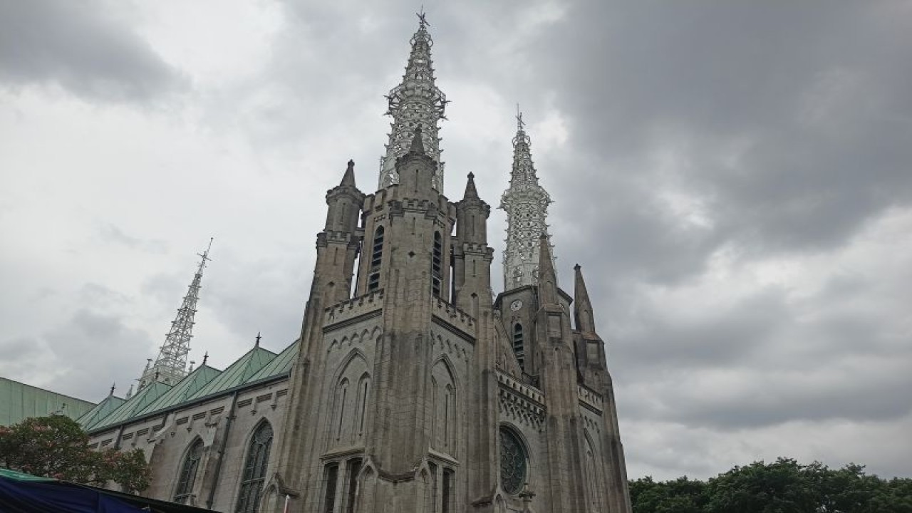 Gereja Katedral Jakarta pada Jumat (23/12/2022). (ANTARA/Asep Firmansyah)