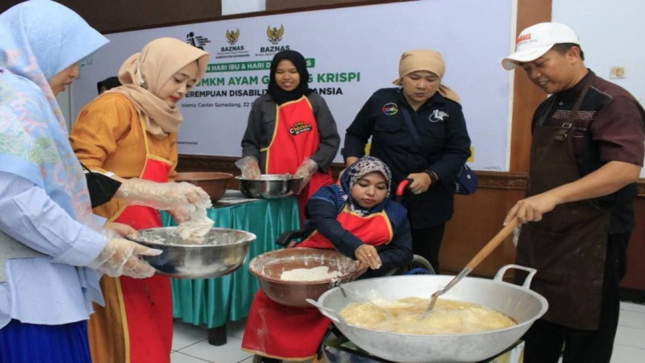 Baznas Latih Perempuan Disabilitas Untuk Usaha Ayam Goreng di Sumedang