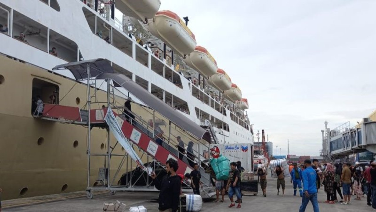 Pelni : Tiket Kapal Natal-Tahun Baru di Tanjung Priok sisa 20 Persen