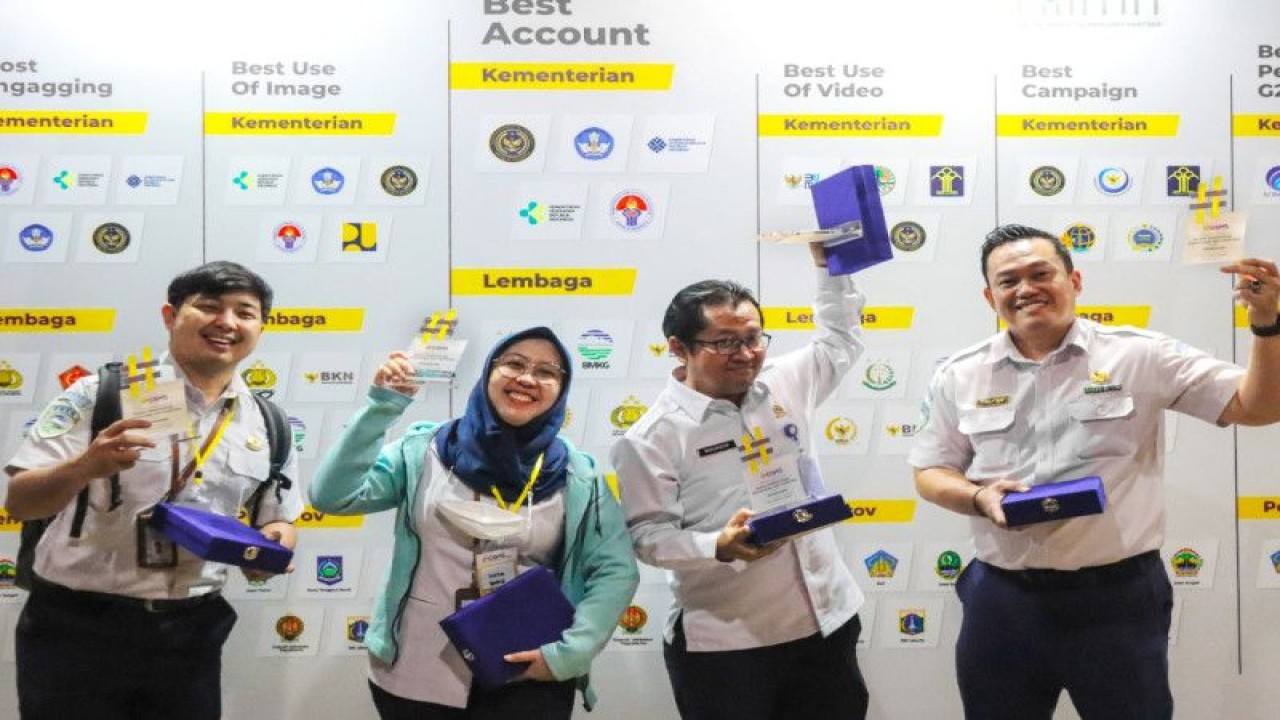 BMKG meraih lima penghargaan Government Social Media (GSM) Award 2022 yang digelar di Auditorium ...