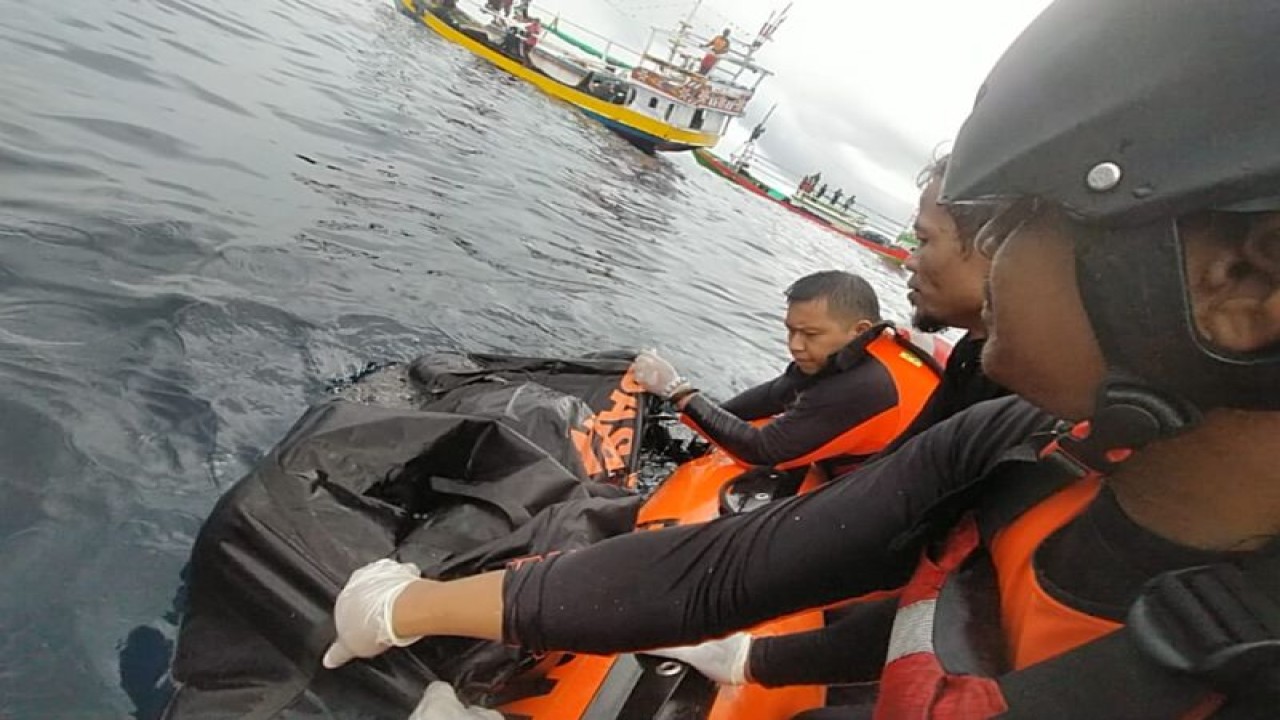 Tim SAR Temukan Mayat Remaja yang Tenggelam di Laut Bima