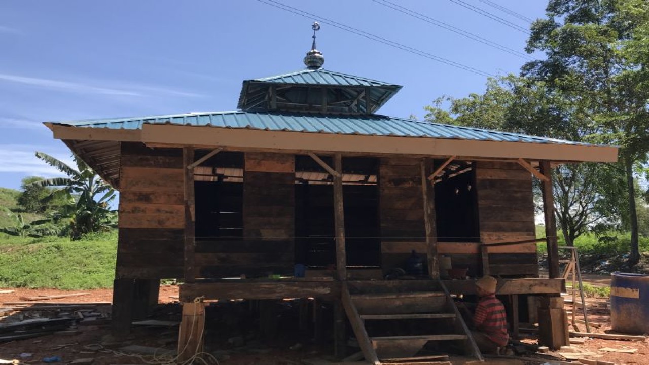 Mushala yang terbuat memanfaatkan limbah plastik rumah tangga di ...