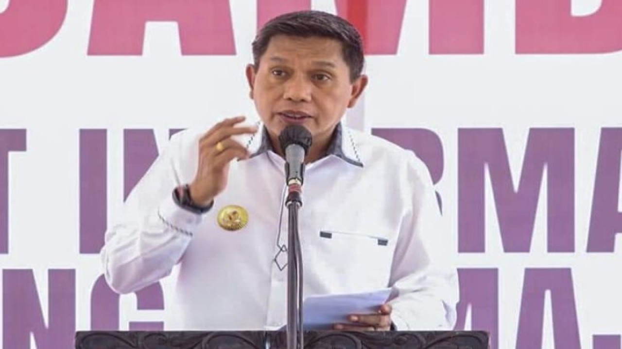 Penjabat Wali Kota Ambon Bodewin Wattimena. ANTARA/ Penina F Mayaut.