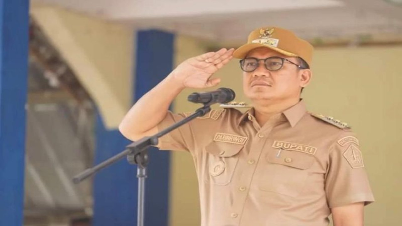 Pj Bupati Kolaka Utara Serahkan SK PPK Nakes pada Upacara Harkitnas