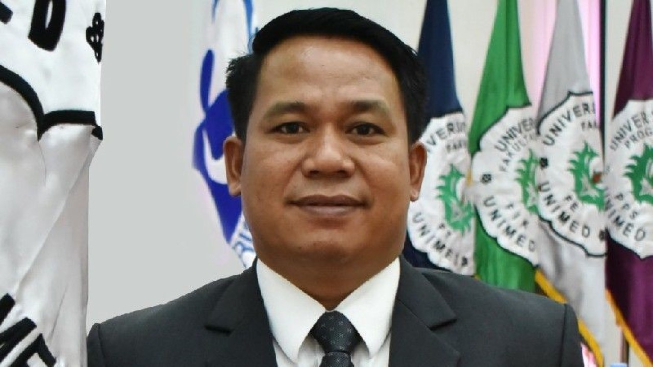 Rektor Universitas Negeri Medan (Unimed) Prof Dr Syamsul Gultom, SKM,M ...