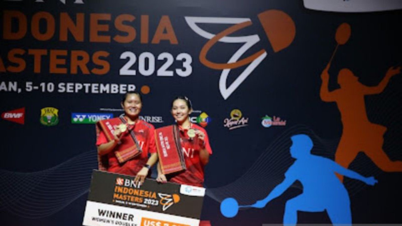 Pasangan Ganda Putri Indonesia Lanny Tria Mayasariribka Sugiarto Tampil Sebagai Juara Turnamen