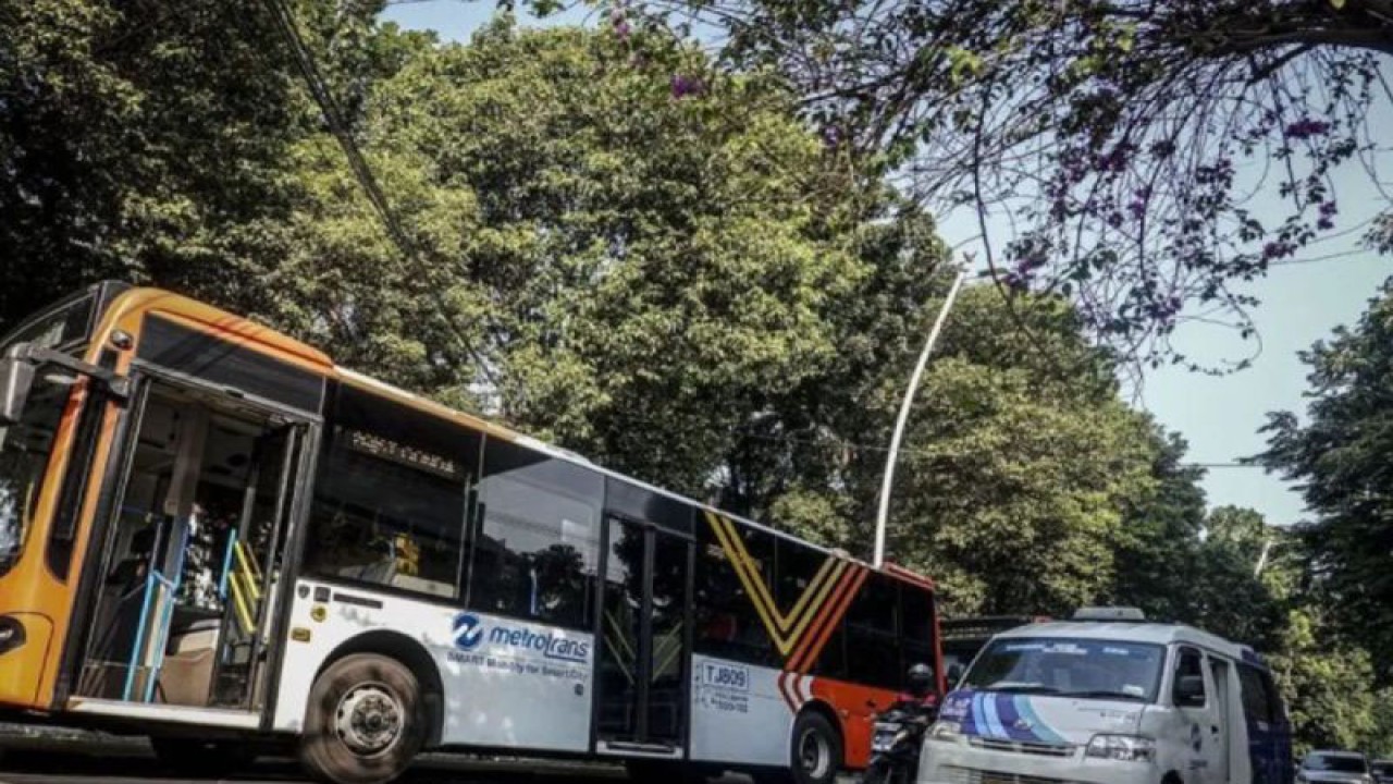TransJakarta Buka Layanan Rute Depok-BKN Melalui Cibubur