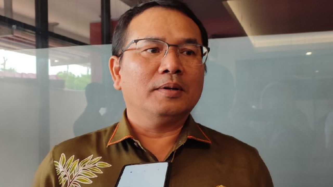 Penjabat Bupati Puncak Darwin Tobing. (ANTARA/Evarukdijati)