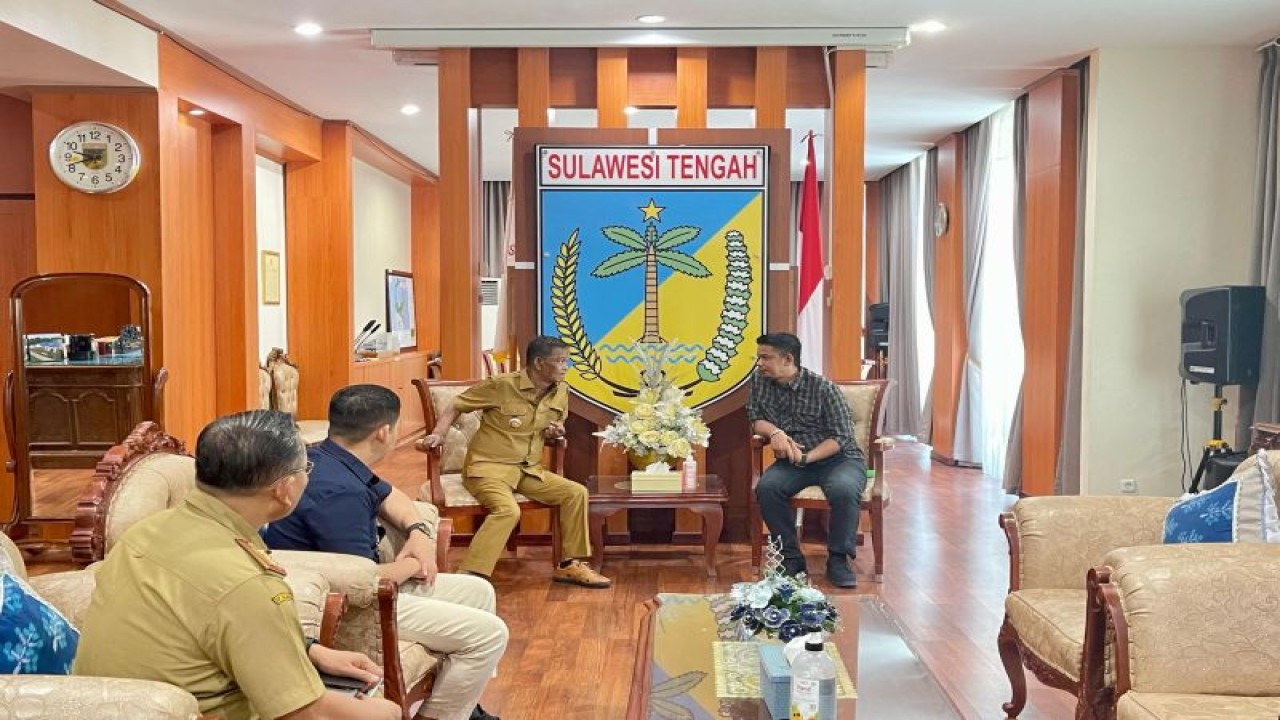 Gubernur Sulawesi Tengah, Rusdy Mastura (kiri) menerima kunjungan ... Gubernur Sulawesi Tengah, Rusdy Mastura (kiri) menerima kunjungan ...