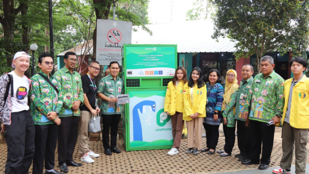Mesin untuk Tukar Botol Plastik jadi Uang Hadir di Tebet