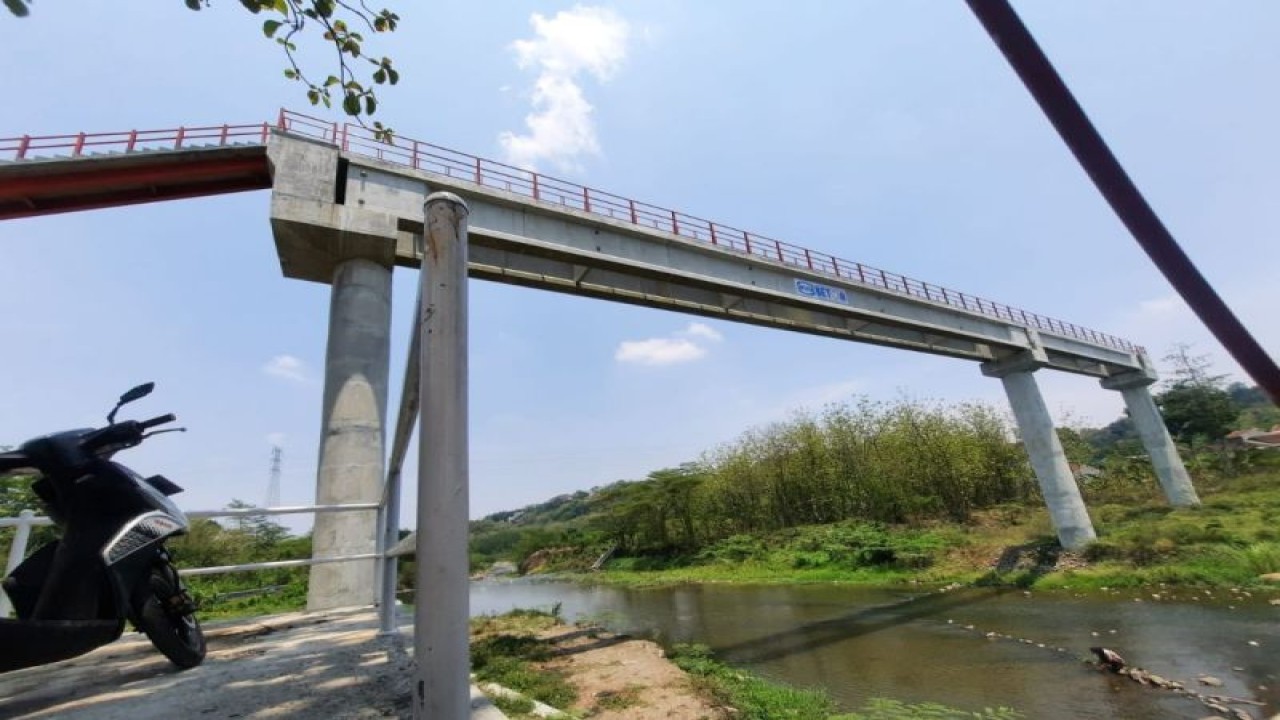 Jembatan kaca di Hutan Wisata Tinjomoyo Semarang. ANTARA/HO-Pemkot Semarang Jembatan kaca di Hutan Wisata Tinjomoyo Semarang. ANTARA/HO-Pemkot Semarang