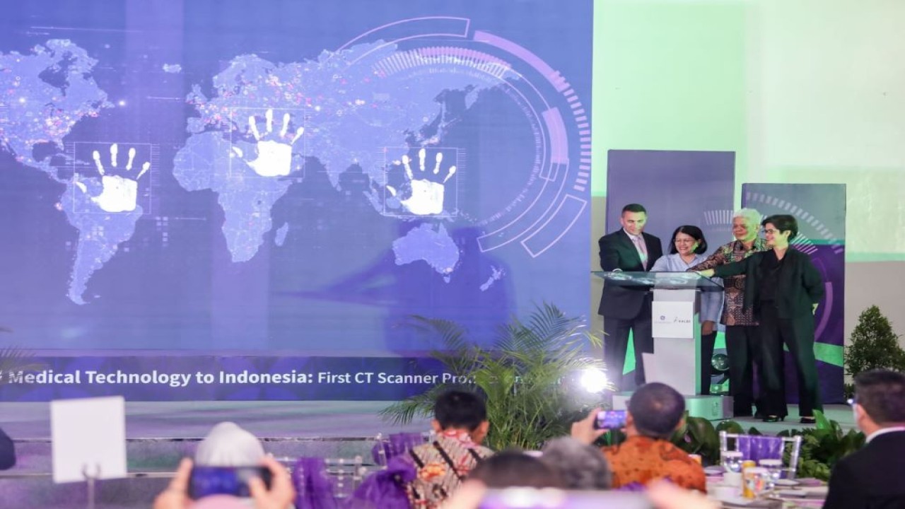 Peluncuran fasilitas produksi CT Scan pertama hasil kolaborasi PT Kalbe ...