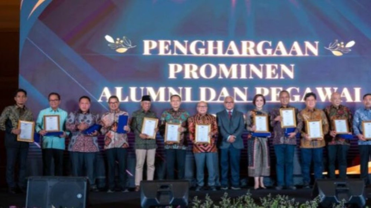 FH Universitas Brawijaya Beri Penghargaan Presdir Nusantara TV Don ...