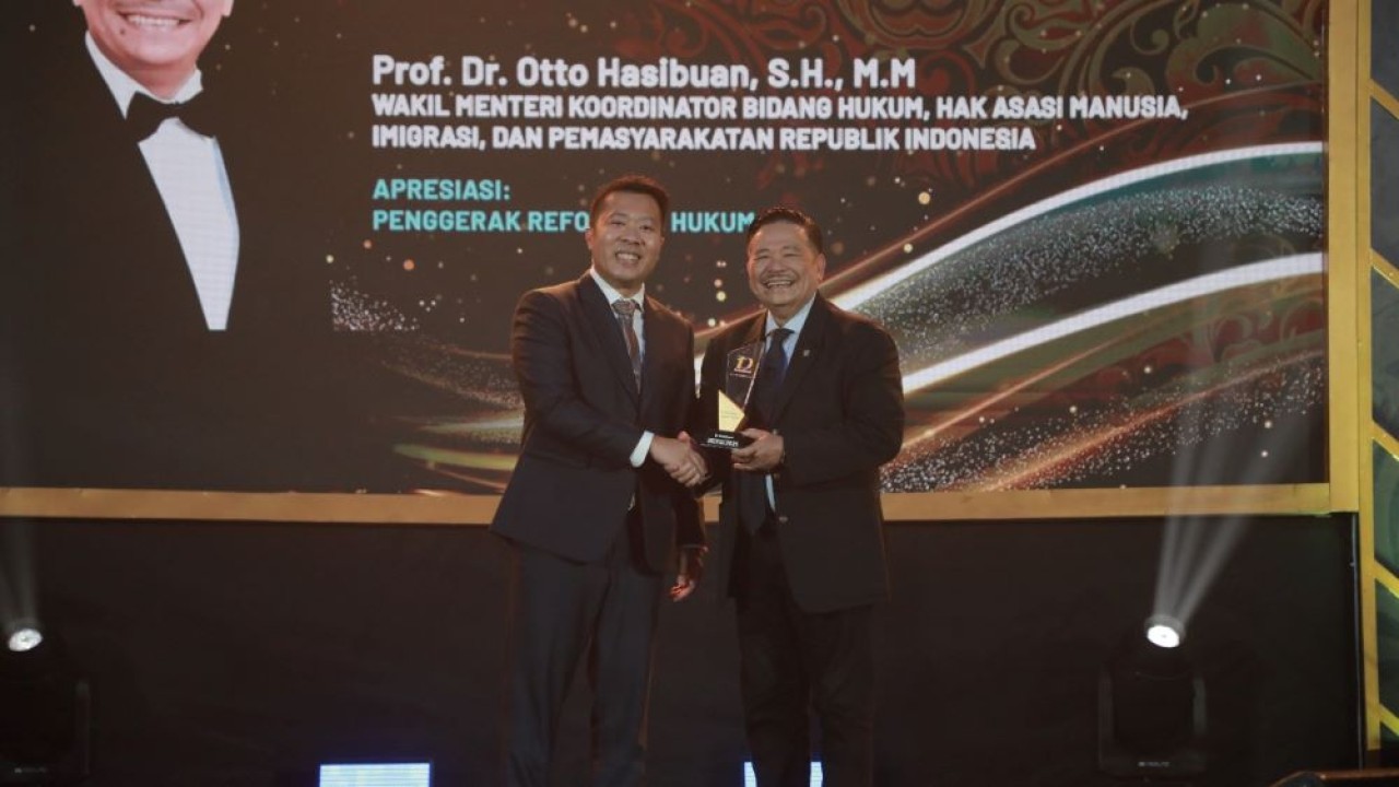 Otto Hasibuan Raih Penghargaan Anugerah Bakti Nusantara 2025 Sebagai Penggerak Reformasi Hukum